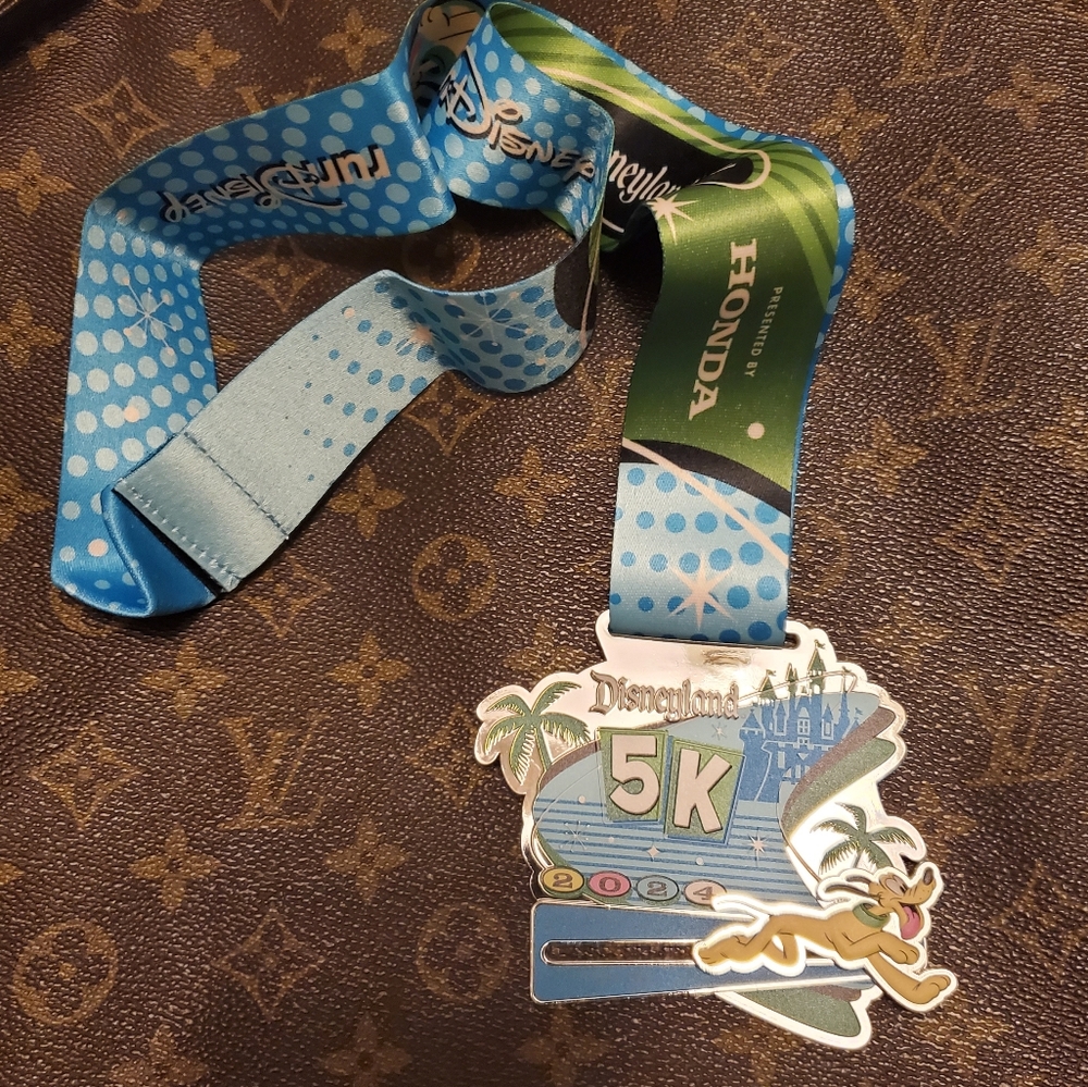 Rundisney Disneyland Virtual 5k Metal - Gem